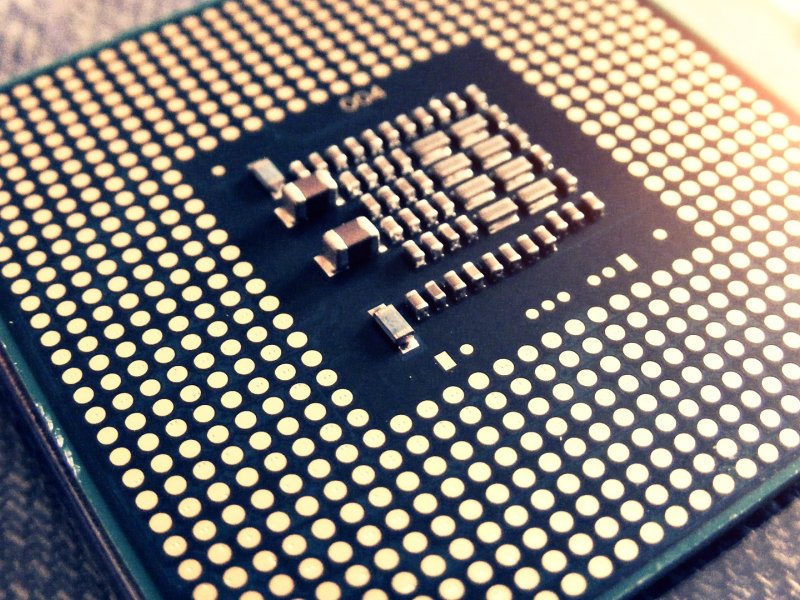 chip_Intel_CPU_800x600 – هشت بیت